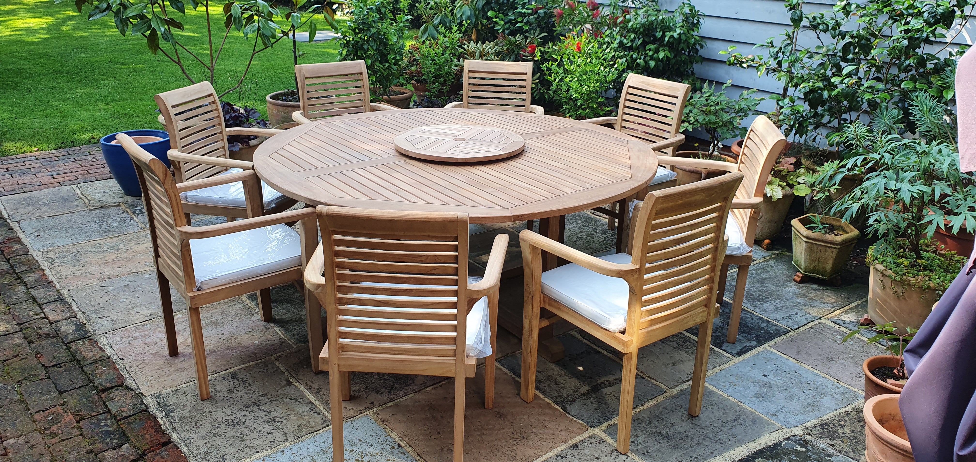 Royal Finesse: Elevating Home and Garden Furniture to Unprecedented He